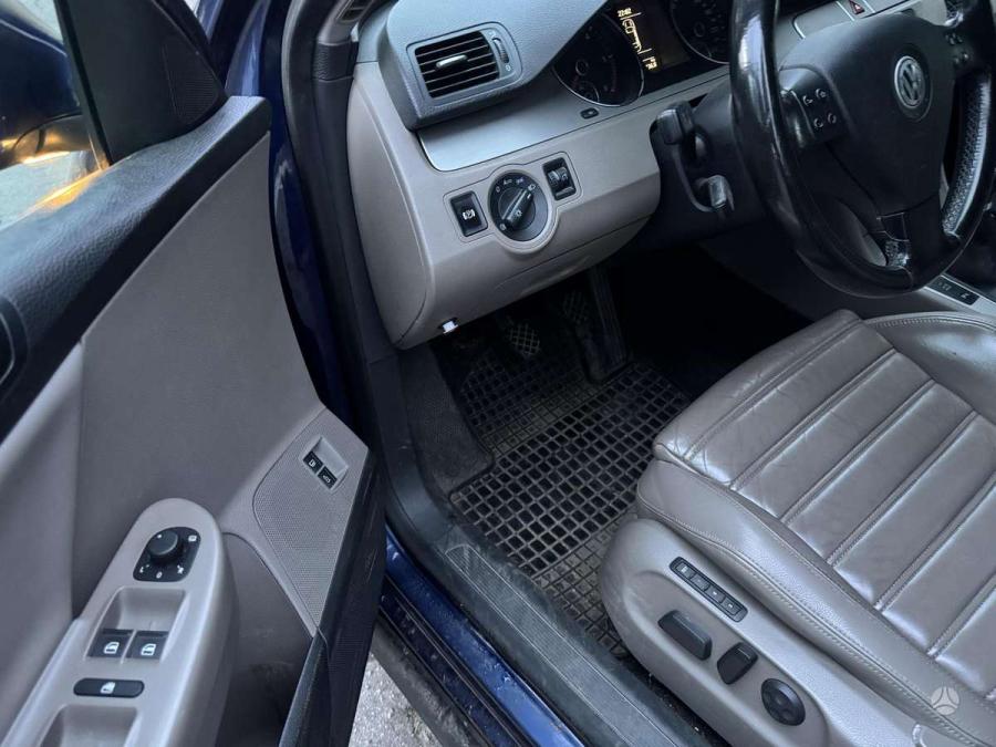 Blue Volkswagen Passat 2009 in Birzai, with an engine capacity of 1.97 L and mileage of 330 thousand km for 1450 €, photo 10 on AUTOMOTO.COM.LV