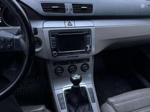 Blue Volkswagen Passat 2009 in Birzai, with an engine capacity of 1.97 L and mileage of 330 thousand km for 1450 €, photo 13 on AUTOMOTO.COM.LV