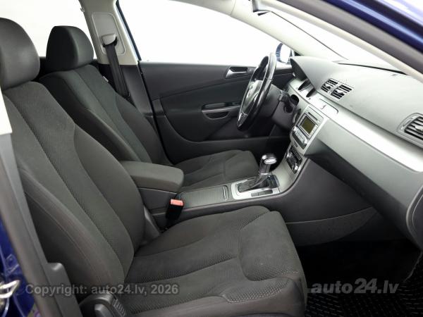 Blue Volkswagen Passat 2010 in Tallinn, with an engine capacity of 2.00 L and mileage of 286 thousand km for 1799 €, photo 6 on AUTOMOTO.COM.LV