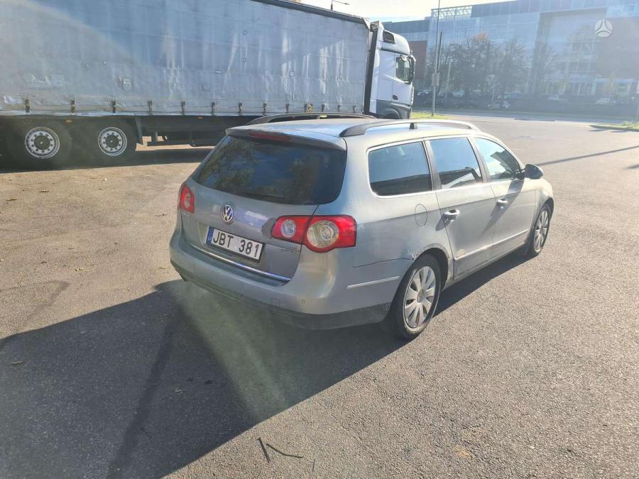 Blue Volkswagen Passat 2010 in Vilnius, with an engine capacity of 2.00 L and mileage of 355 thousand km for 2000 €, photo 6 on AUTOMOTO.COM.LV