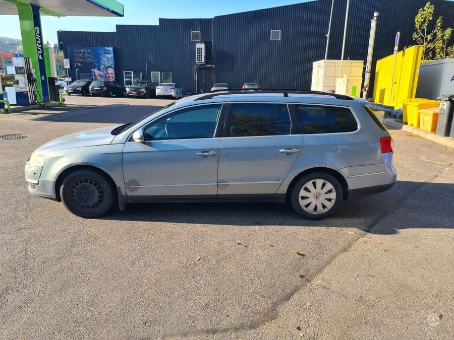 Blue Volkswagen Passat 2010 in Vilnius, with an engine capacity of 2.00 L and mileage of 355 thousand km for 2000 €, photo 9 on AUTOMOTO.COM.LV