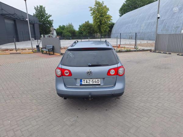 Blue Volkswagen Passat 2010 in Marijampole, with an engine capacity of 1.60 L and mileage of 300 thousand km for 2100 €, photo 4 on AUTOMOTO.COM.LV