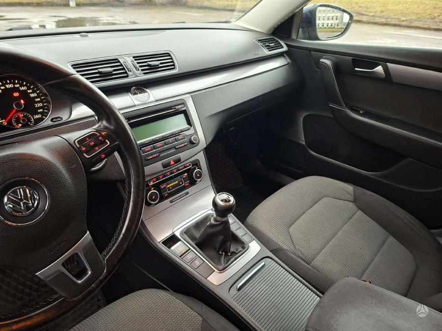 Zils Volkswagen Passat 2011 Plungė, ar dzinēja tilpumu 1.97 L un nobraukumu 334 tūkst. km par 4450 €, foto 23 vietnē AUTOMOTO.COM.LV