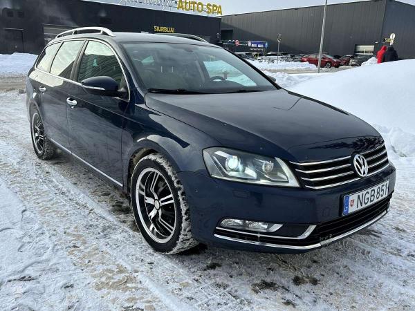 Blue Volkswagen Passat 2011 in Vilnius, with an engine capacity of 1.40 L and mileage of 320 thousand km for 4900 €, photo 1 on AUTOMOTO.COM.LV