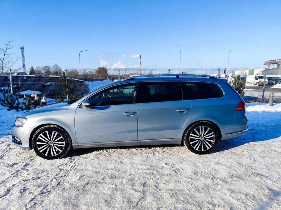 Blue Volkswagen Passat 2011 in Siauliai, with an engine capacity of 2.00 L and mileage of 244 thousand km for 4950 €, photo 8 on AUTOMOTO.COM.LV