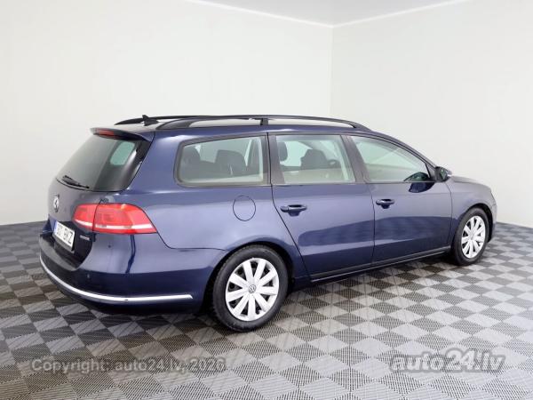 Blue Volkswagen Passat 2011 in Tallinn, with an engine capacity of 1.60 L and mileage of 379 thousand km for 2999 €, photo 3 on AUTOMOTO.COM.LV