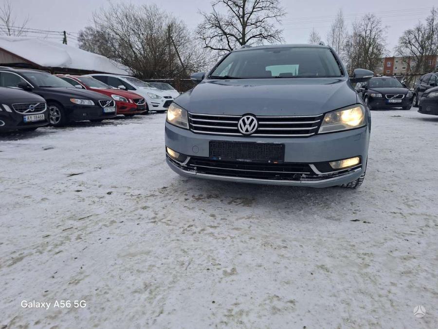 Blue Volkswagen Passat 2011 in Pasvalys, with an engine capacity of 1.60 L and mileage of 271 thousand km for 3000 €, photo 1 on AUTOMOTO.COM.LV