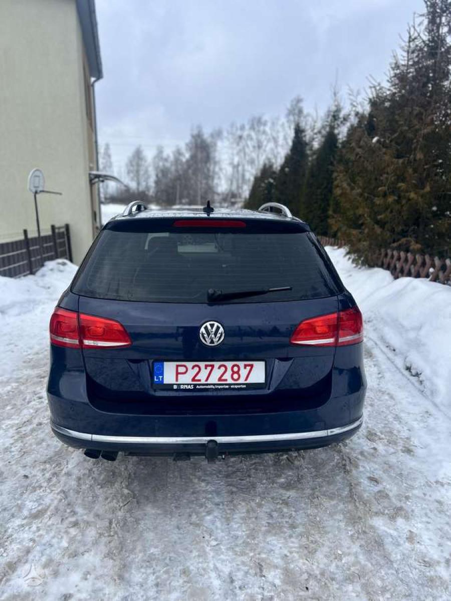 Zils Volkswagen Passat 2011 Kauņa, ar dzinēja tilpumu 1.97 L un nobraukumu 306 tūkst. km par 5200 €, foto 24 vietnē AUTOMOTO.COM.LV