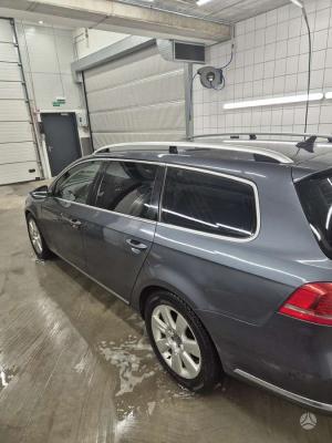 Blue Volkswagen Passat 2011 in Kaunas, with an engine capacity of 1.97 L and mileage of 352 thousand km for 6900 €, photo 4 on AUTOMOTO.COM.LV