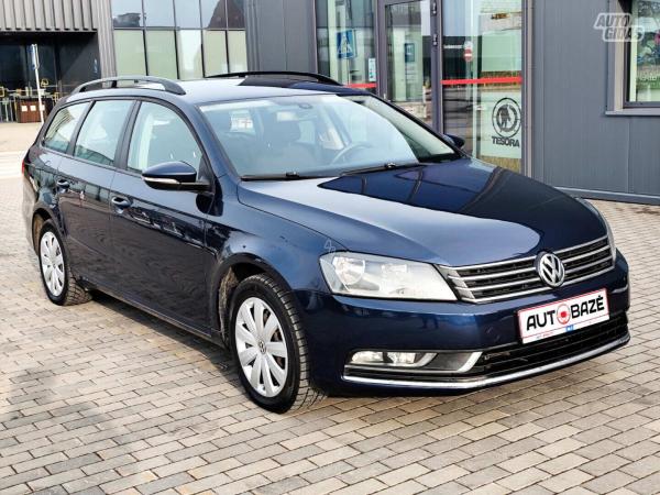 Blue Volkswagen Passat 2011 in Siauliai, with an engine capacity of 1.60 L and mileage of 270 thousand km for 3950 €, photo 2 on AUTOMOTO.COM.LV