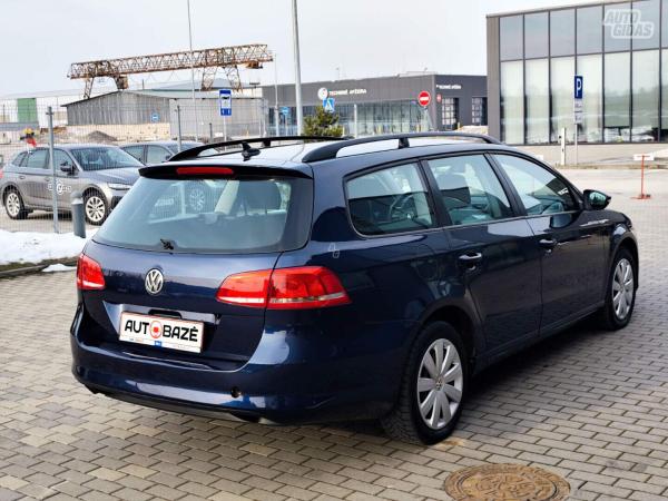 Blue Volkswagen Passat 2011 in Siauliai, with an engine capacity of 1.60 L and mileage of 270 thousand km for 3950 €, photo 5 on AUTOMOTO.COM.LV