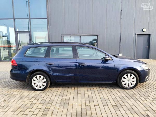 Blue Volkswagen Passat 2011 in Siauliai, with an engine capacity of 1.60 L and mileage of 270 thousand km for 3950 €, photo 9 on AUTOMOTO.COM.LV