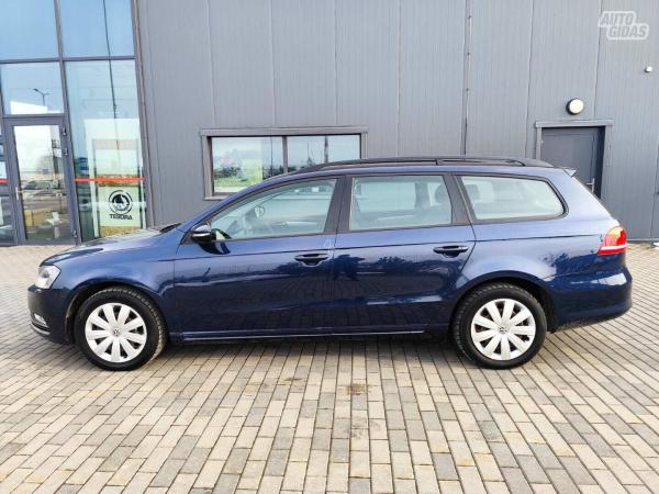 Blue Volkswagen Passat 2011 in Siauliai, with an engine capacity of 1.60 L and mileage of 270 thousand km for 3950 €, photo 10 on AUTOMOTO.COM.LV