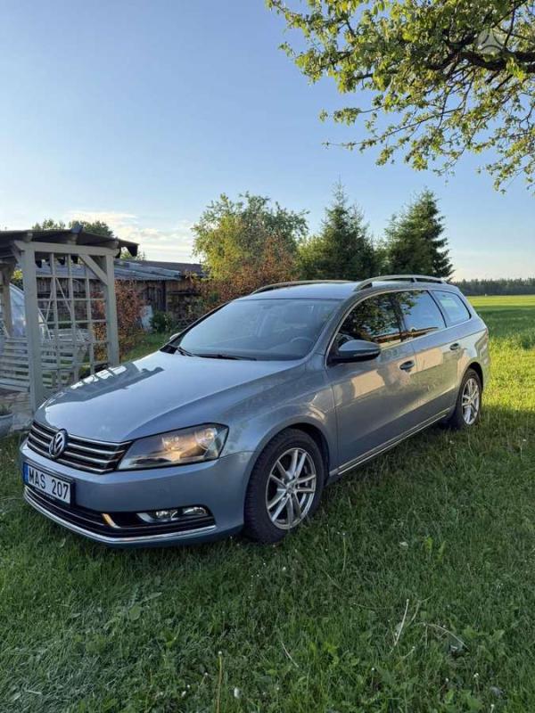 Zils Volkswagen Passat 2011 Viļņa, ar dzinēja tilpumu 1.97 L un nobraukumu 373 tūkst. km par 5500 €, foto 1 vietnē AUTOMOTO.COM.LV