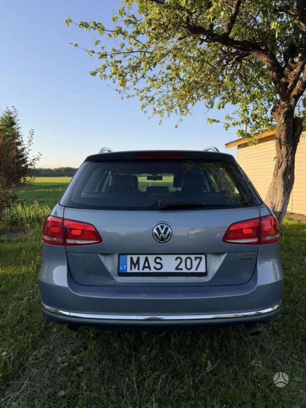 Zils Volkswagen Passat 2011 Viļņa, ar dzinēja tilpumu 1.97 L un nobraukumu 373 tūkst. km par 5500 €, foto 2 vietnē AUTOMOTO.COM.LV