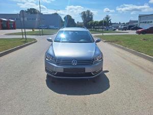 Blue Volkswagen Passat 2011 in Marijampole, with an engine capacity of 2.00 L and mileage of 260 thousand km for 3999 €, photo 4 on AUTOMOTO.COM.LV