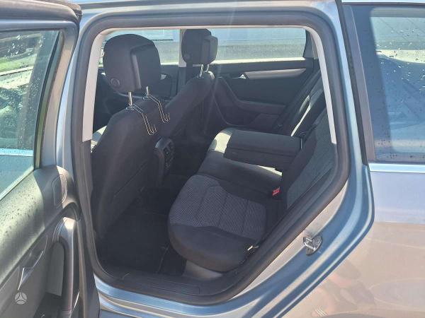 Blue Volkswagen Passat 2011 in Marijampole, with an engine capacity of 2.00 L and mileage of 260 thousand km for 3999 €, photo 7 on AUTOMOTO.COM.LV