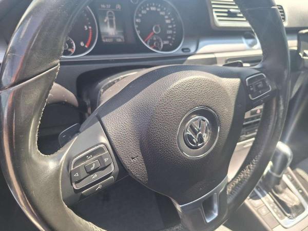 Blue Volkswagen Passat 2011 in Marijampole, with an engine capacity of 2.00 L and mileage of 260 thousand km for 3999 €, photo 9 on AUTOMOTO.COM.LV
