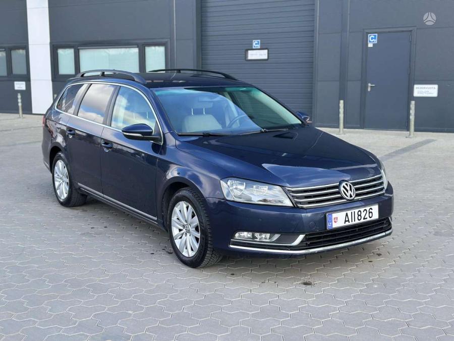 Blue Volkswagen Passat 2011 in Vilnius, with an engine capacity of 1.97 L and mileage of 400 thousand km for 2900 €, photo 4 on AUTOMOTO.COM.LV