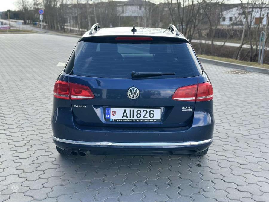 Blue Volkswagen Passat 2011 in Vilnius, with an engine capacity of 1.97 L and mileage of 400 thousand km for 2900 €, photo 7 on AUTOMOTO.COM.LV