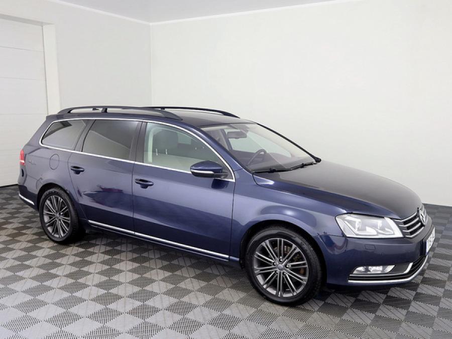 Blue Volkswagen Passat 2011 in Tallinn, with an engine capacity of 2.00 L and mileage of 474 thousand km for 1999 €, photo 1 on AUTOMOTO.COM.LV