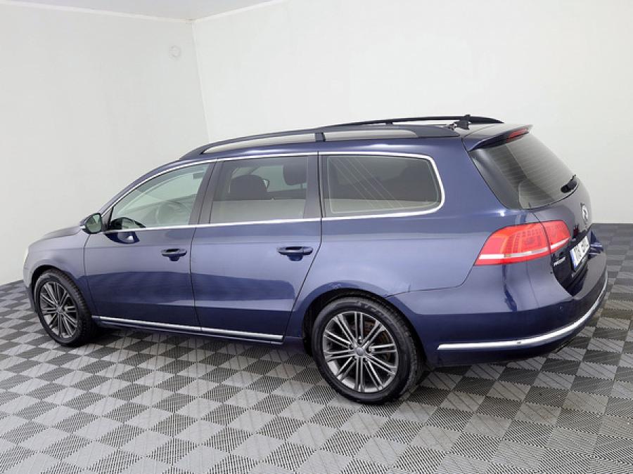 Blue Volkswagen Passat 2011 in Tallinn, with an engine capacity of 2.00 L and mileage of 474 thousand km for 1999 €, photo 5 on AUTOMOTO.COM.LV