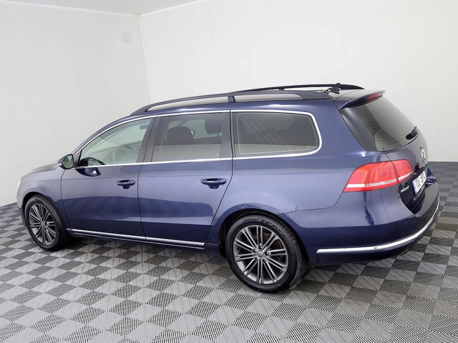Blue Volkswagen Passat 2011 in Tallinn, with an engine capacity of 2.00 L and mileage of 474 thousand km for 1999 €, photo 12 on AUTOMOTO.COM.LV