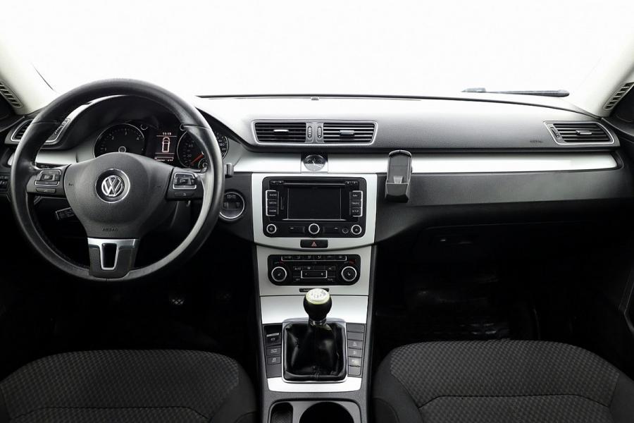 Zils Volkswagen Passat 2011 Tallina, ar dzinēja tilpumu 1.60 L un nobraukumu 379 tūkst. km par 1999 €, foto 13 vietnē AUTOMOTO.COM.LV