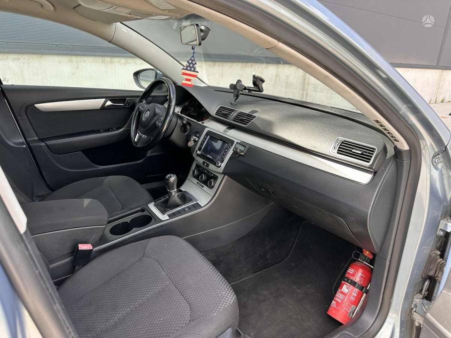 Zils Volkswagen Passat 2011 Šauļi, ar dzinēja tilpumu 1.60 L un nobraukumu 238 tūkst. km par 4800 €, foto 14 vietnē AUTOMOTO.COM.LV