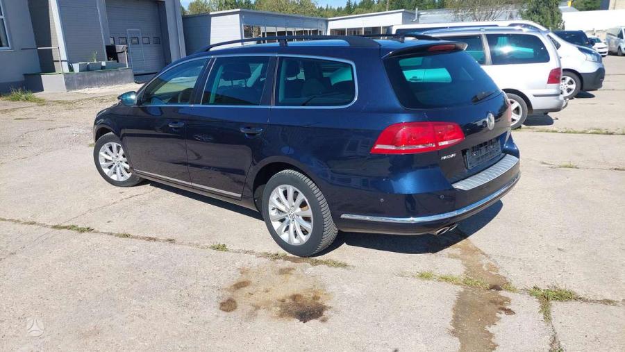 Zils Volkswagen Passat 2011 Utena, ar dzinēja tilpumu 1.97 L un nobraukumu 267 tūkst. km par 4750 €, foto 4 vietnē AUTOMOTO.COM.LV