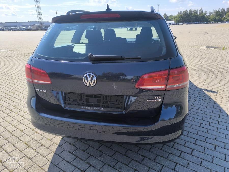 Blue Volkswagen Passat 2011 in Marijampole, with an engine capacity of 1.60 L and mileage of 265 thousand km for 3999 €, photo 6 on AUTOMOTO.COM.LV