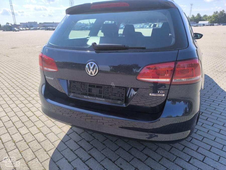 Blue Volkswagen Passat 2011 in Marijampole, with an engine capacity of 1.60 L and mileage of 265 thousand km for 3999 €, photo 7 on AUTOMOTO.COM.LV