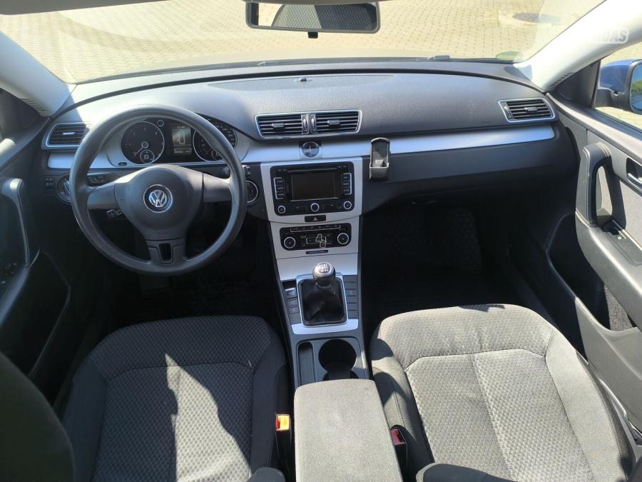 Blue Volkswagen Passat 2011 in Marijampole, with an engine capacity of 1.60 L and mileage of 265 thousand km for 3999 €, photo 11 on AUTOMOTO.COM.LV