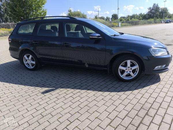 Blue Volkswagen Passat 2011 in Marijampole, with an engine capacity of 1.60 L and mileage of 265 thousand km for 3999 €, photo 4 on AUTOMOTO.COM.LV