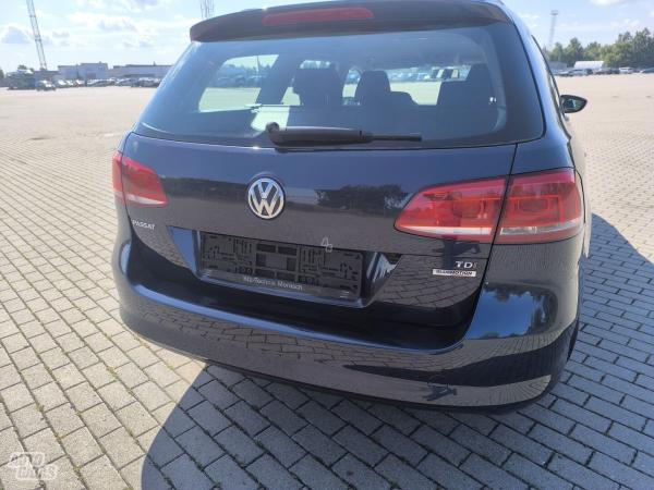 Blue Volkswagen Passat 2011 in Marijampole, with an engine capacity of 1.60 L and mileage of 265 thousand km for 3999 €, photo 7 on AUTOMOTO.COM.LV