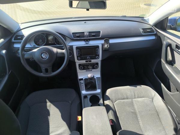 Blue Volkswagen Passat 2011 in Marijampole, with an engine capacity of 1.60 L and mileage of 265 thousand km for 3999 €, photo 11 on AUTOMOTO.COM.LV