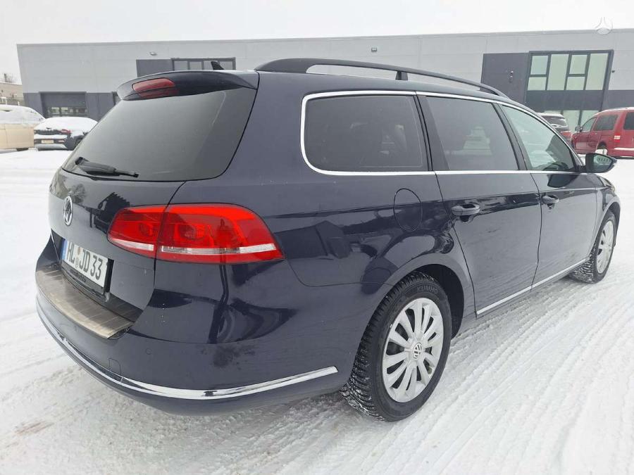 Blue Volkswagen Passat 2012 in Jonava, with an engine capacity of 1.60 L and mileage of 280 thousand km for 4350 €, photo 2 on AUTOMOTO.COM.LV