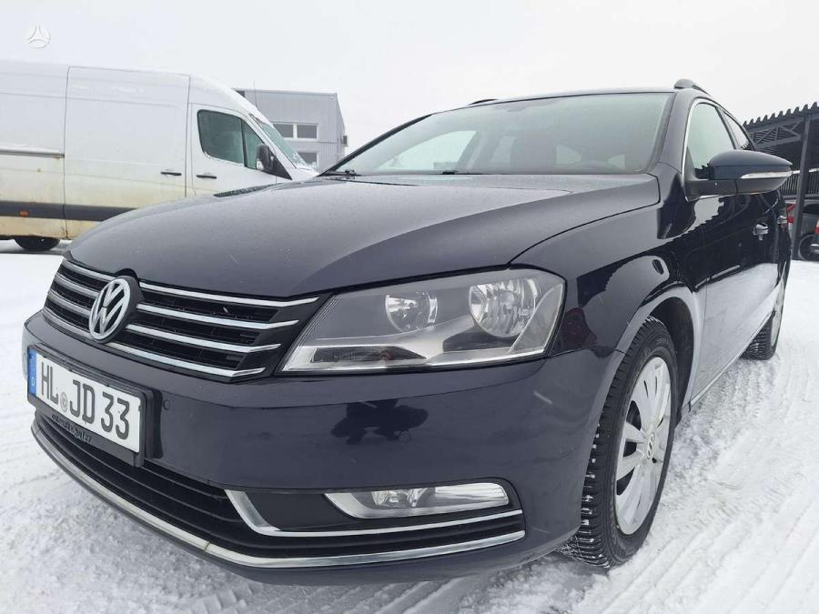 Blue Volkswagen Passat 2012 in Jonava, with an engine capacity of 1.60 L and mileage of 280 thousand km for 4350 €, photo 3 on AUTOMOTO.COM.LV