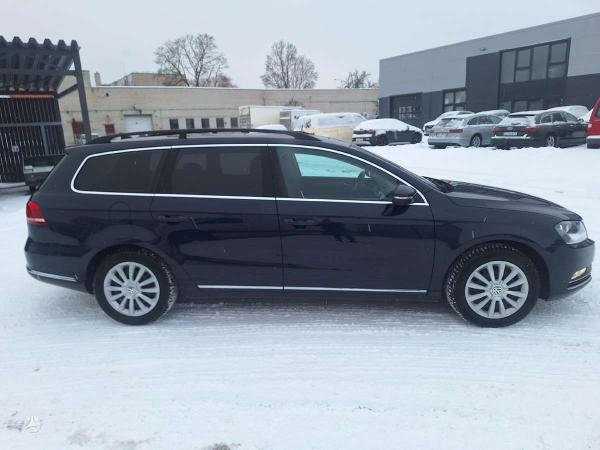 Blue Volkswagen Passat 2012 in Jonava, with an engine capacity of 1.60 L and mileage of 280 thousand km for 4350 €, photo 6 on AUTOMOTO.COM.LV