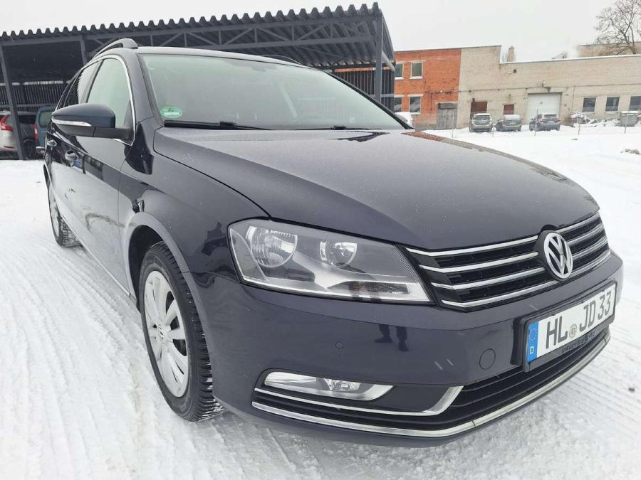 Blue Volkswagen Passat 2012 in Jonava, with an engine capacity of 1.60 L and mileage of 280 thousand km for 4350 €, photo 8 on AUTOMOTO.COM.LV