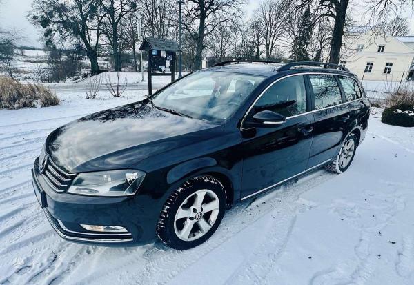 Blue Volkswagen Passat 2012 in Vilnius, with an engine capacity of 0.00 L and mileage of 299 thousand km for 3200 €, photo 1 on AUTOMOTO.COM.LV