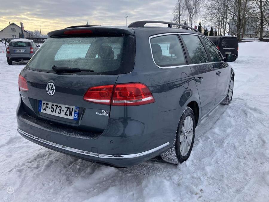 Zils Volkswagen Passat 2012 Tauragė, ar dzinēja tilpumu 1.60 L un nobraukumu 260 tūkst. km par 4700 €, foto 6 vietnē AUTOMOTO.COM.LV