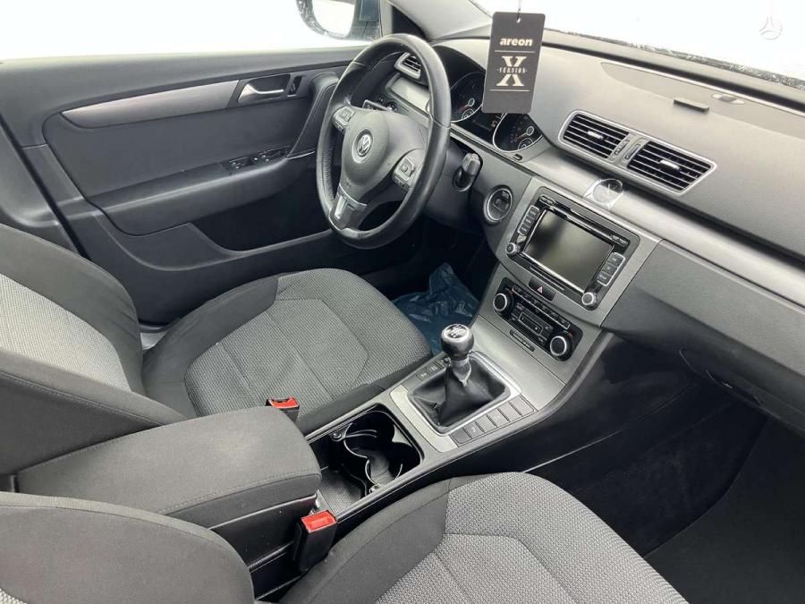 Zils Volkswagen Passat 2012 Tauragė, ar dzinēja tilpumu 1.60 L un nobraukumu 260 tūkst. km par 4700 €, foto 22 vietnē AUTOMOTO.COM.LV