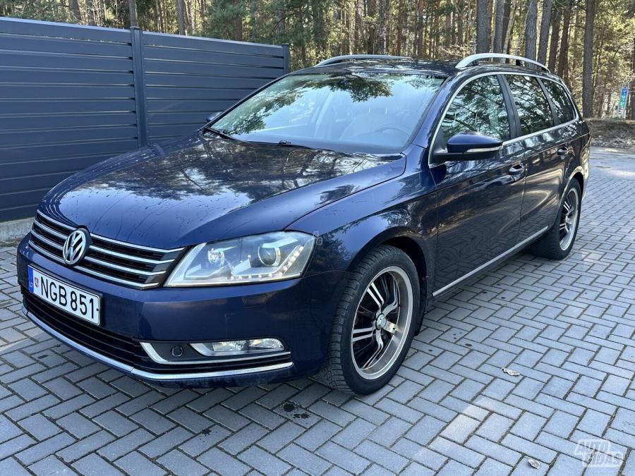 Blue Volkswagen Passat 2012 in Vilnius, with an engine capacity of 1.40 L and mileage of 320 thousand km for 4800 €, photo 1 on AUTOMOTO.COM.LV