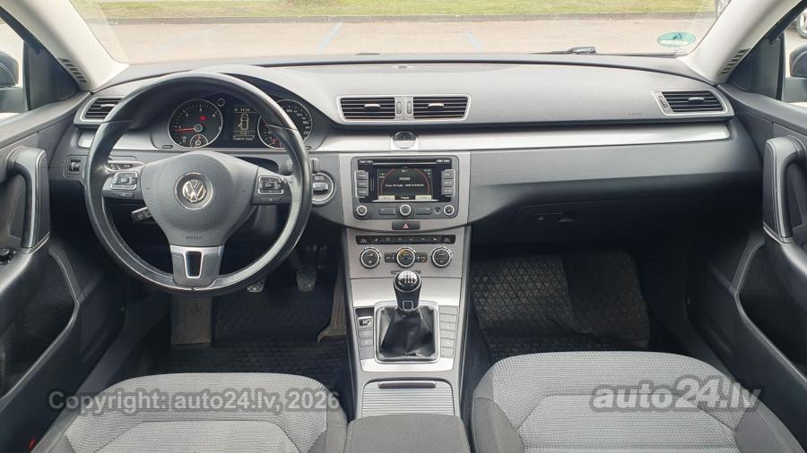 Blue Volkswagen Passat 2012 in Tallinn, with an engine capacity of 1.60 L and mileage of 321 thousand km for 4500 €, photo 8 on AUTOMOTO.COM.LV