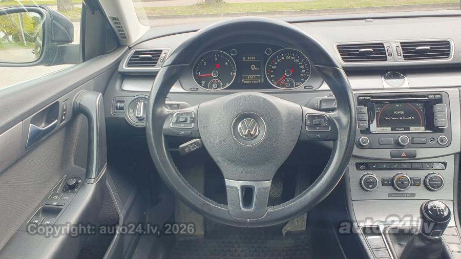 Blue Volkswagen Passat 2012 in Tallinn, with an engine capacity of 1.60 L and mileage of 321 thousand km for 4500 €, photo 9 on AUTOMOTO.COM.LV