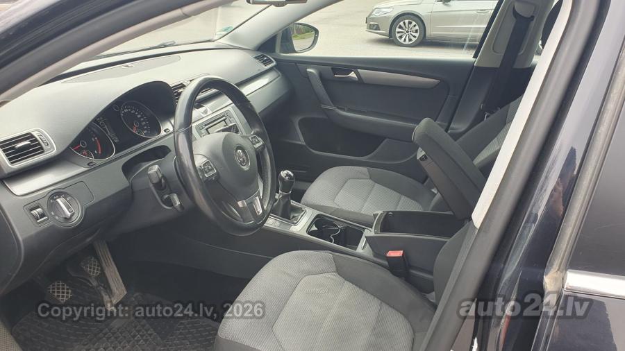 Blue Volkswagen Passat 2012 in Tallinn, with an engine capacity of 1.60 L and mileage of 321 thousand km for 4500 €, photo 14 on AUTOMOTO.COM.LV