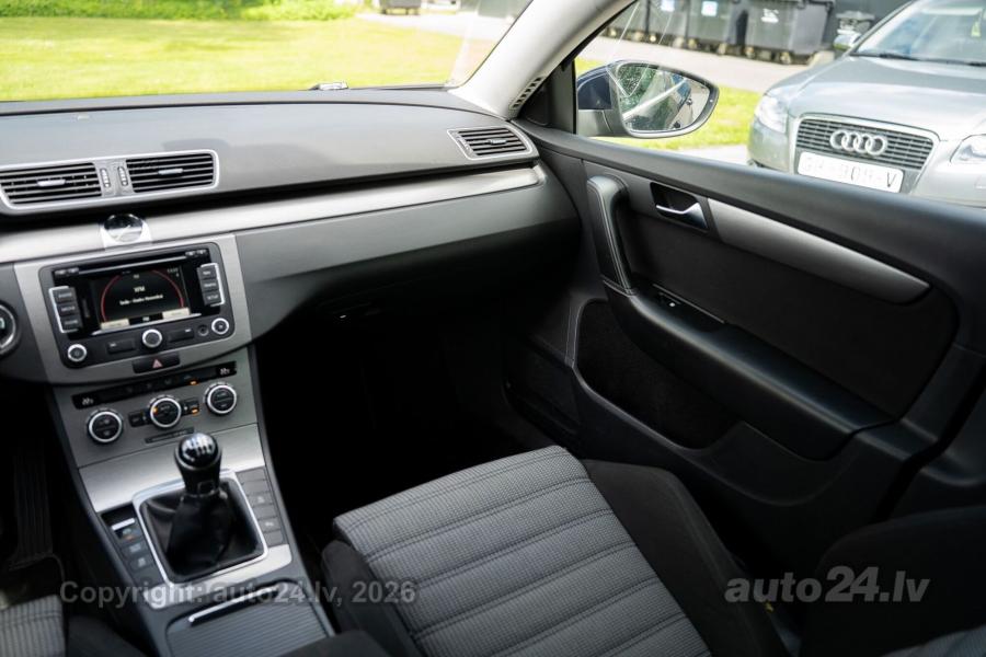 Zils Volkswagen Passat 2012 Paide, ar dzinēja tilpumu 1.60 L un nobraukumu 253 tūkst. km par 6499 €, foto 17 vietnē AUTOMOTO.COM.LV