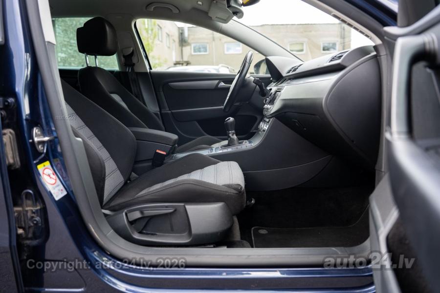 Zils Volkswagen Passat 2012 Paide, ar dzinēja tilpumu 1.60 L un nobraukumu 253 tūkst. km par 6499 €, foto 19 vietnē AUTOMOTO.COM.LV