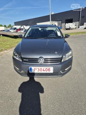 Blue Volkswagen Passat 2012 in Kaunas, with an engine capacity of 1.60 L and mileage of 269 thousand km for 4500 €, photo  on AUTOMOTO.COM.LV